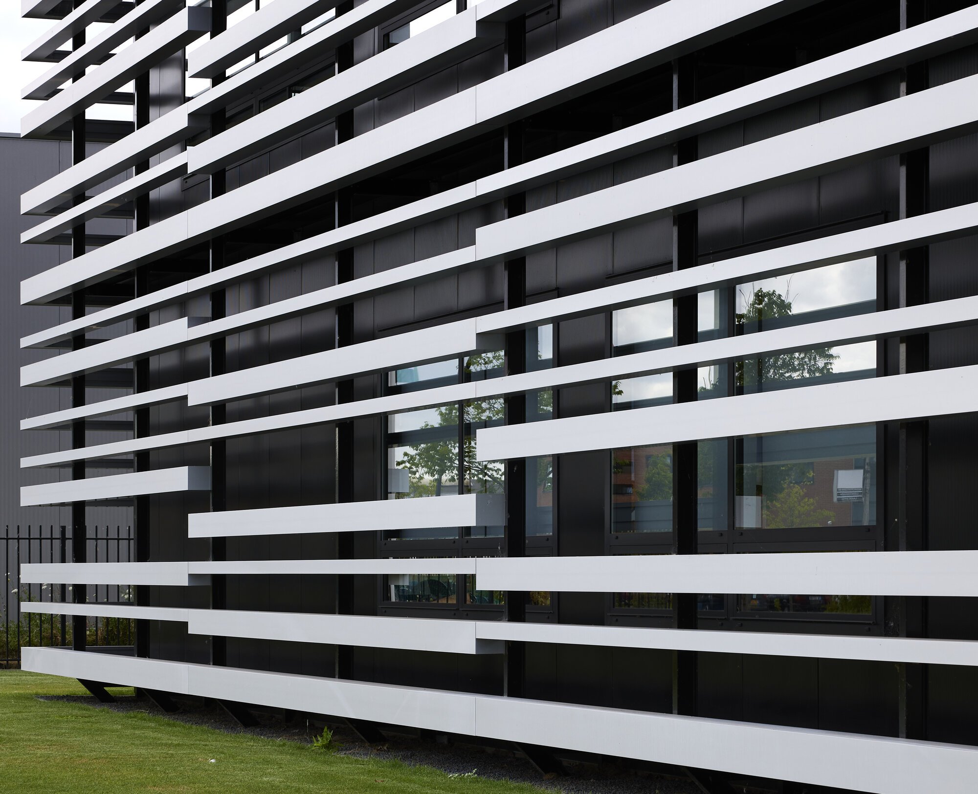 Referentiefoto's van gevelbekleding met aluminium profielen - Kevin ...